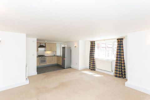 College Yard WD24, Watford,, 2 bed flat to rent, £1,725 pcm - Zoopla