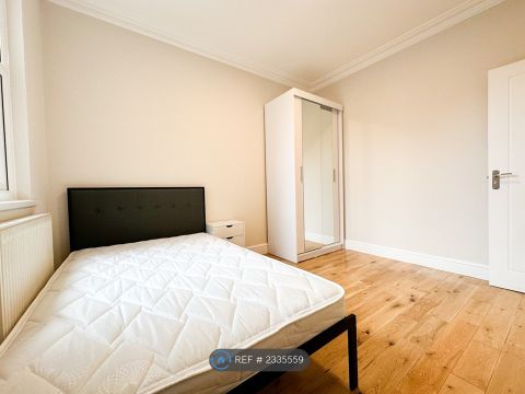 Room to rent in Elswick Road, London SE13, £850 pcm - Zoopla