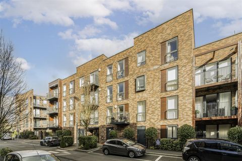 Attlee Court, Stanmore Place HA7, 1 bed flat to rent, £1,600 pcm - Zoopla