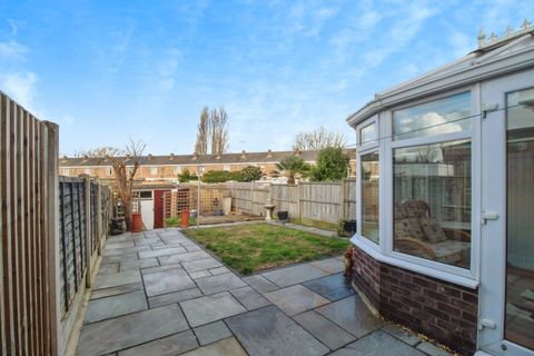 Falstones, Basildon SS15, 3 bed terraced house for sale, £340,000 - Zoopla