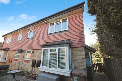 1 bed property for sale in Farrow Close, Luton LU3, £210,000 - Zoopla