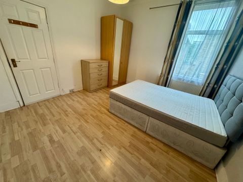 Acton Lane, Acton W3, Room to rent, £750 pcm - Zoopla