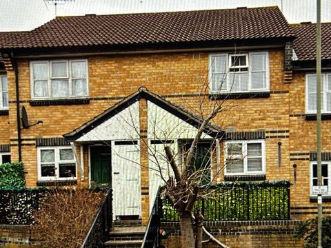 2 bed terraced house to rent in Corner Mead, London NW9, £1,800 pcm ...