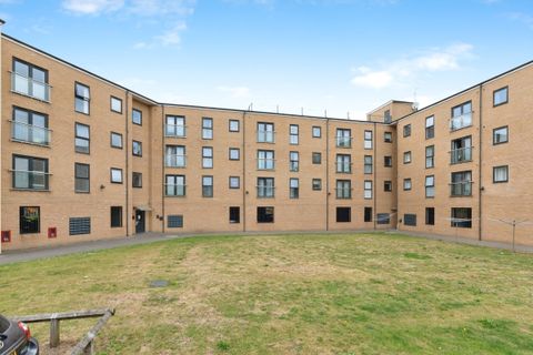 Dock Road, Tilbury RM18, 2 bed flat for sale, £200,000 - Zoopla