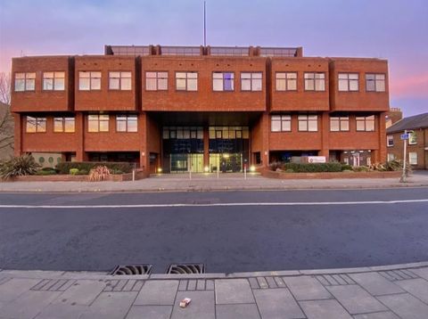 Studio to rent in Flowers Way, Luton LU1, £900 pcm - Zoopla