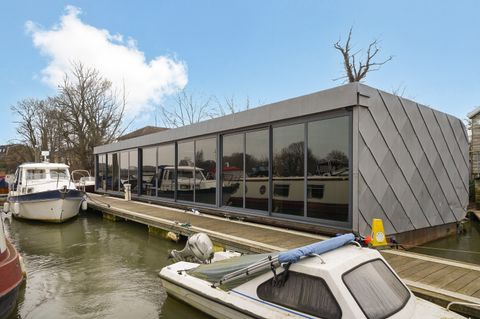 Ferry Road, Thames Ditton KT7, 3 bed houseboat for sale, £200,000 - Zoopla