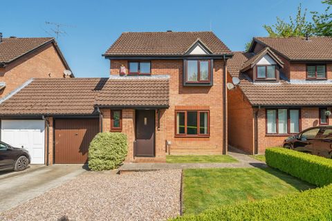 3 bed detached house for sale in Maplehurst Chase, Hatch Warren RG22, £ ...