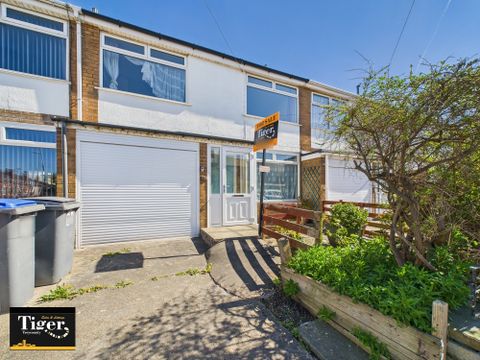 3 bed terraced house for sale in Ellesmere Road, Blackpool FY4, £69,950 ...