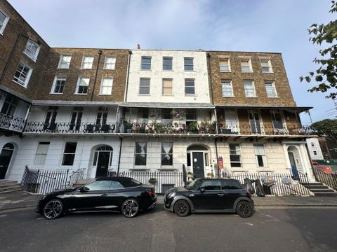1 bed flat to rent in Albion Place, Ramsgate CT11, £950 pcm - Zoopla