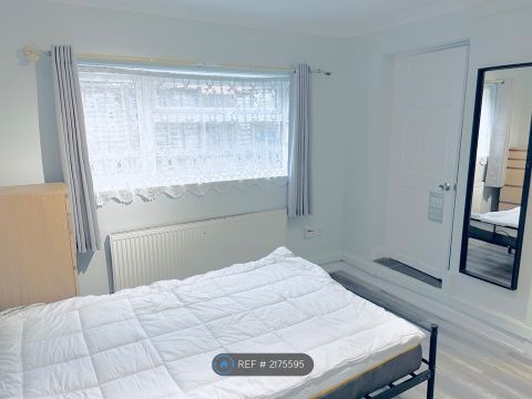 Russell Street, Reading RG1, Studio to rent, £960 pcm - Zoopla