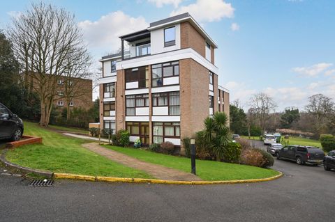 2 bed flat for sale in Beechcroft Manor, Weybridge KT13, £340,000 - Zoopla
