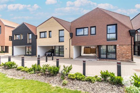 3 bed end terrace house for sale in Cheshire Walk, Basildon SS14, £ ...