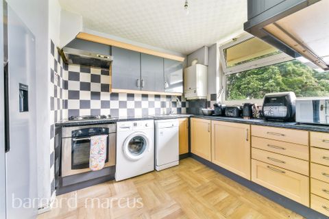3 bed maisonette for sale in Barringer Square, London SW17, £440,000 ...