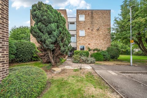 Lambourn Grove, Kingston Upon Thames KT1, 2 bed flat to rent, £1,850 ...