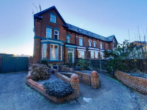 1 bed flat to rent in Portland Crescent, Manchester M13, £900 pcm - Zoopla