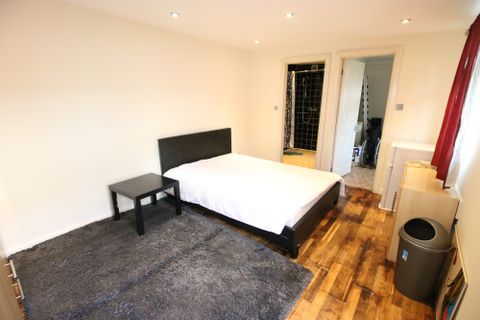 Bulstrode Road, Hounslow, Middlesex TW33Al TW3, Studio to rent, £1,000 ...