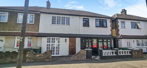 Plaistow, London E13, 2 bed terraced house for sale, £399,950 - Zoopla
