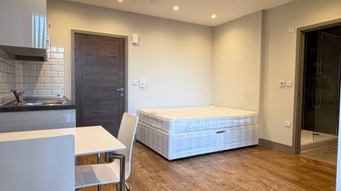 Week Street, Maidstone ME14, Studio to rent, £750 pcm - Zoopla