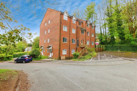 1 bed flat for sale in Sarum Close, Salisbury SP2, £110,000 - Zoopla