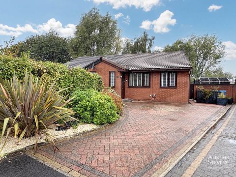 7 Monarch Close, Royton OL2, 2 bed semi-detached bungalow for sale, £ ...