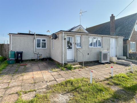 Gorse Way, Jaywick Village, Essex CO15, 3 bed detached bungalow for ...