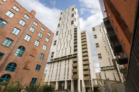 Cambridge Street, Manchester M1, 2 bed flat to rent, £1,300 pcm - Zoopla