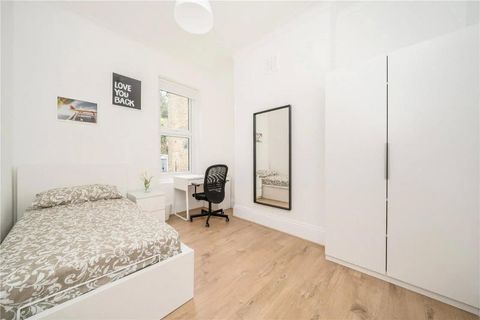 Room to rent in Floyd Road, London SE7, £975 pcm - Zoopla