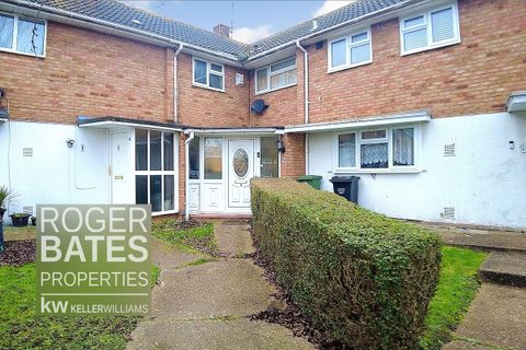 4 bed terraced house for sale in Monkside, Basildon SS14, £375,000 - Zoopla