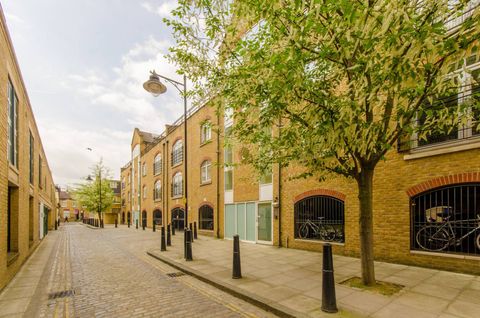 1 bed flat to rent in Cold Harbour, Canary Wharf, London E14, £2,059 ...