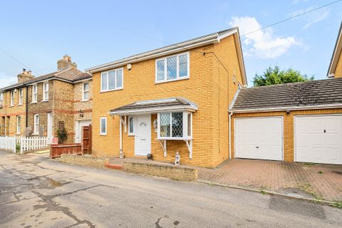 Grain Road, Middle Stoke, Kent. ME3, 3 bed link detached house for sale ...