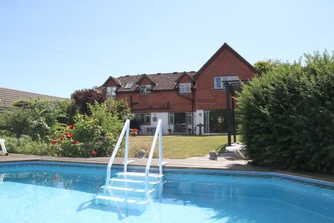 The Close, Off Huggetts Lane, Lower Willingdon BN22, 4 bed detached ...