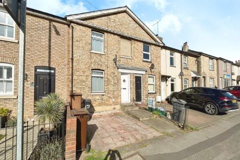 2 bed property to rent in Baddow Road, Chelmsford CM2, £1,400 pcm - Zoopla