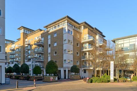 2 bed flat to rent in Smugglers Way, London SW18, £2,300 pcm - Zoopla