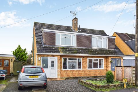3 bed semi-detached house to rent in Evenlode Drive, Long Hanborough ...