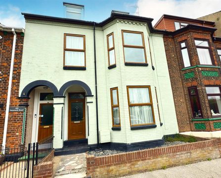 6 bed terraced house for sale in Denmark Road, Lowestoft, Suffolk NR32 ...