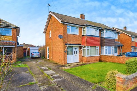 Lockington Crescent, Dunstable, Bedfordshire LU5, 3 bed semi-detached ...