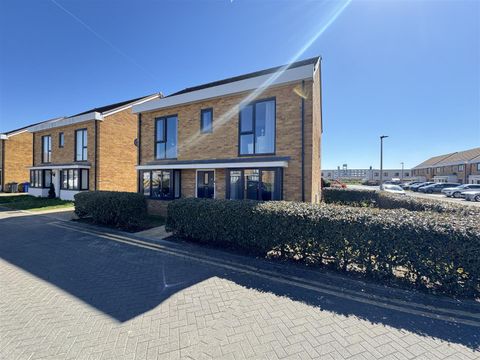 Turnstone Close, East Tilbury RM18, 5 bed detached house for sale, £ ...