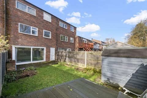 4 bed town house for sale in Braybourne Close, Uxbridge UB8, £500,000 ...