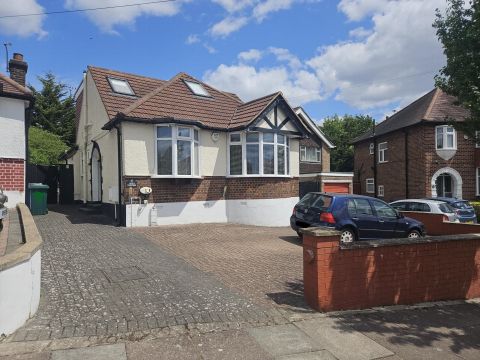 Stoneyfields Gardens, Edgware HA8, 4 bed bungalow for sale, £895,000 ...