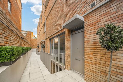 Lamb Lane, Lamb Mews E8, New home, 3 bed flat for sale, £1,150,000 - Zoopla