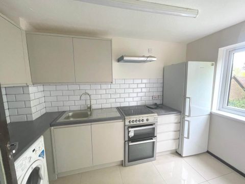 Braybourne Drive, Isleworth TW7, 2 bed flat to rent, £1,600 pcm - Zoopla