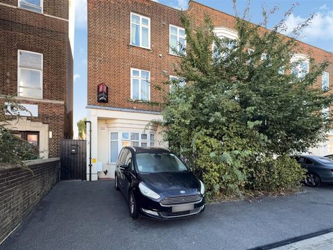 Bromley Road, London SE6, 1 bed flat for sale, £225,000 - Zoopla
