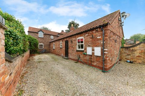 4 bed detached house for sale in The Old Stackyard, Wrawby DN20, £ ...