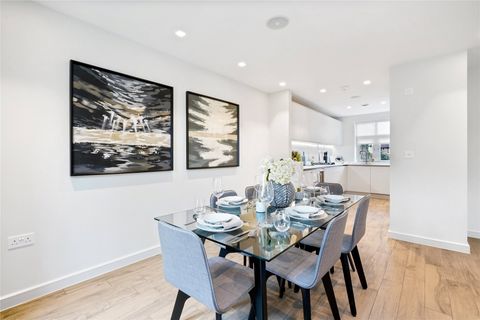 4 bed detached house to rent in Thames Street, Weybridge KT13, £3,500 ...