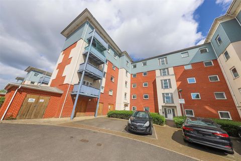 2 bed flat to rent in Wraysbury Drive, Yiewsley, West Drayton UB7, £ ...