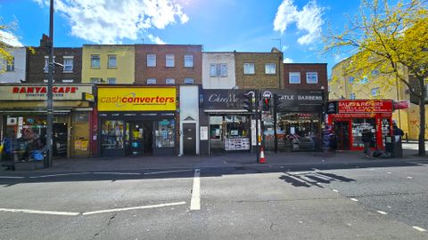 2 bed flat for sale in Walworth Road, London SE17, £320,000 - Zoopla
