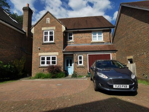 Water Mead, Chipstead CR5, 5 bed detached house to rent, £3,000 pcm ...