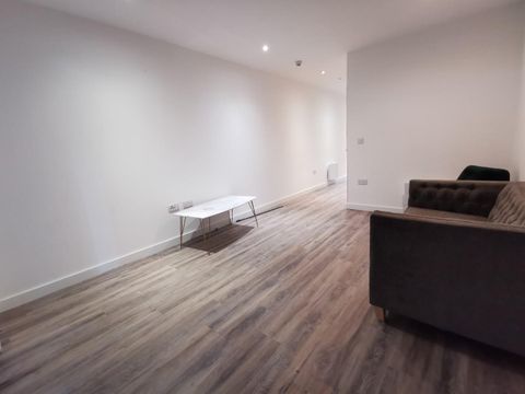 2 bed flat to rent in Regent Centre, Gosforth NE3, £1,200 pcm - Zoopla