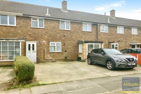 3 bed property to rent in Linford Drive, Basildon SS14, £1,795 pcm - Zoopla