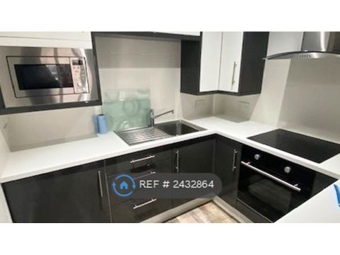2 bed flat to rent in Hamilton Court, Blackpool FY1, £675 pcm - Zoopla